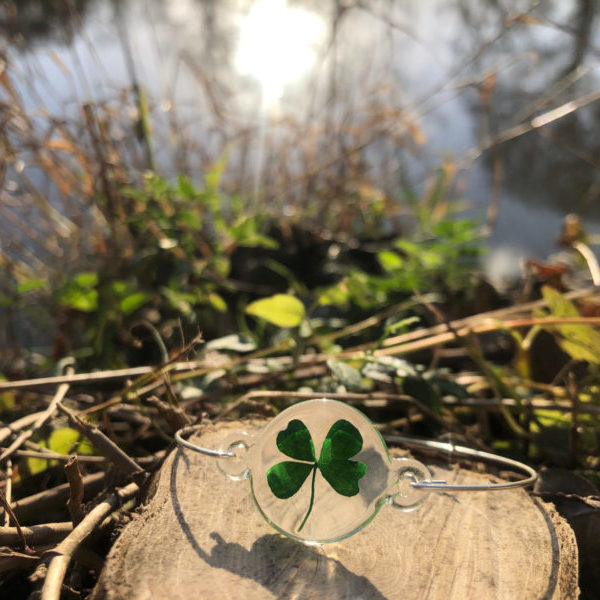 Bracelet trèfle à 4 feuilles, sur lien en tissu Liberty. - Le petit ...